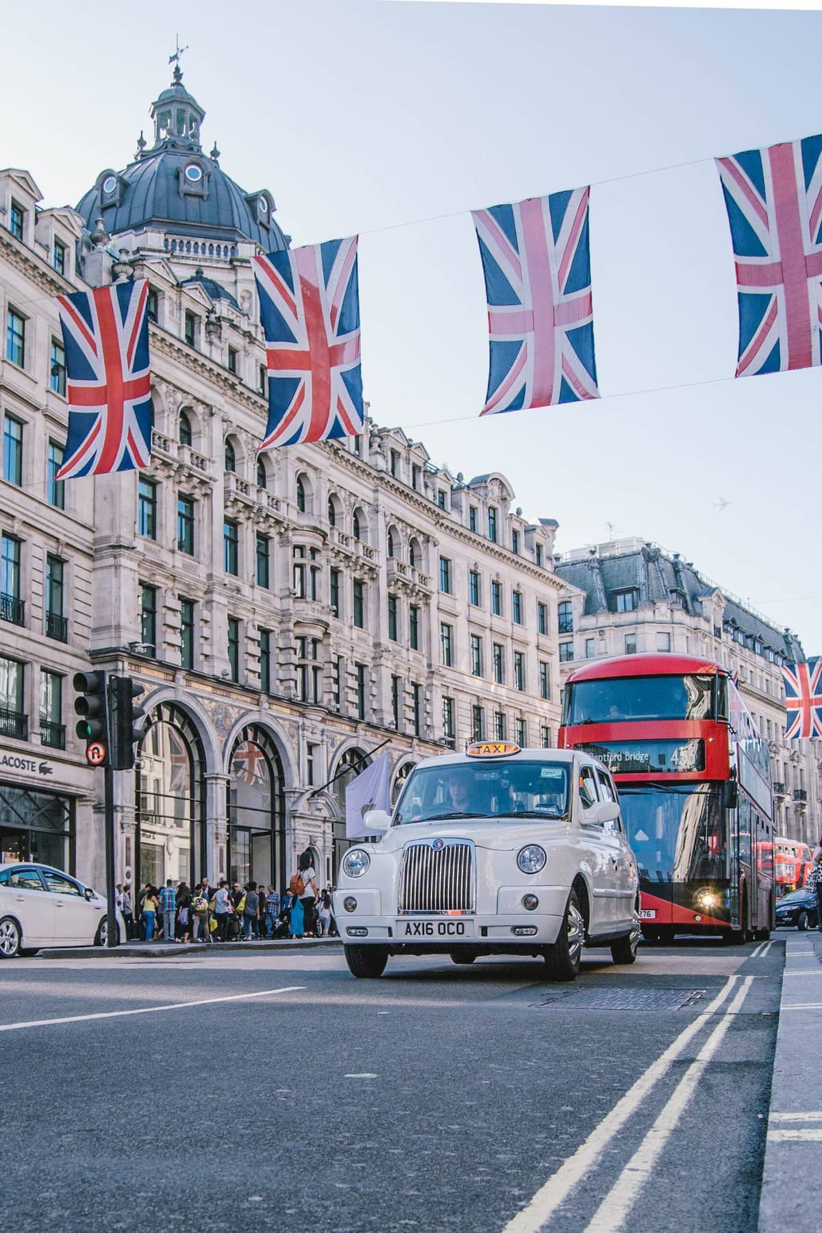 Most Famous Streets in London: 25+ Unmissable London Streets!