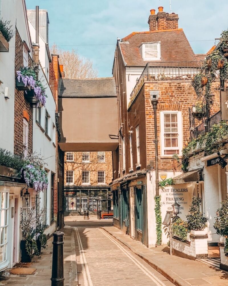 Most Famous Streets in London: 25+ Unmissable London Streets!