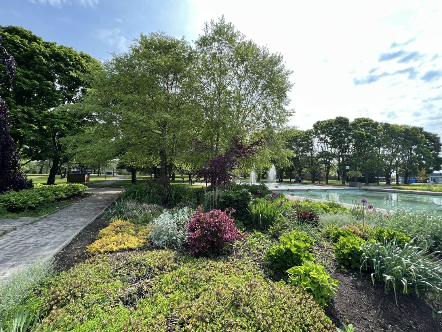 Ultimate Toronto Island Guide: How To Get There & What To Do