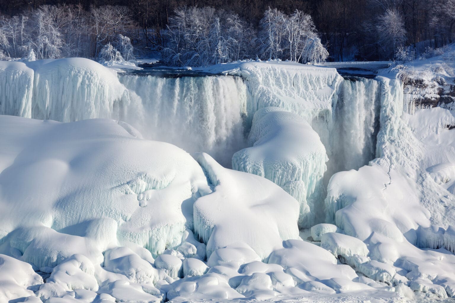 Niagara Falls in Winter: Visiting Tips & Best Things to Do