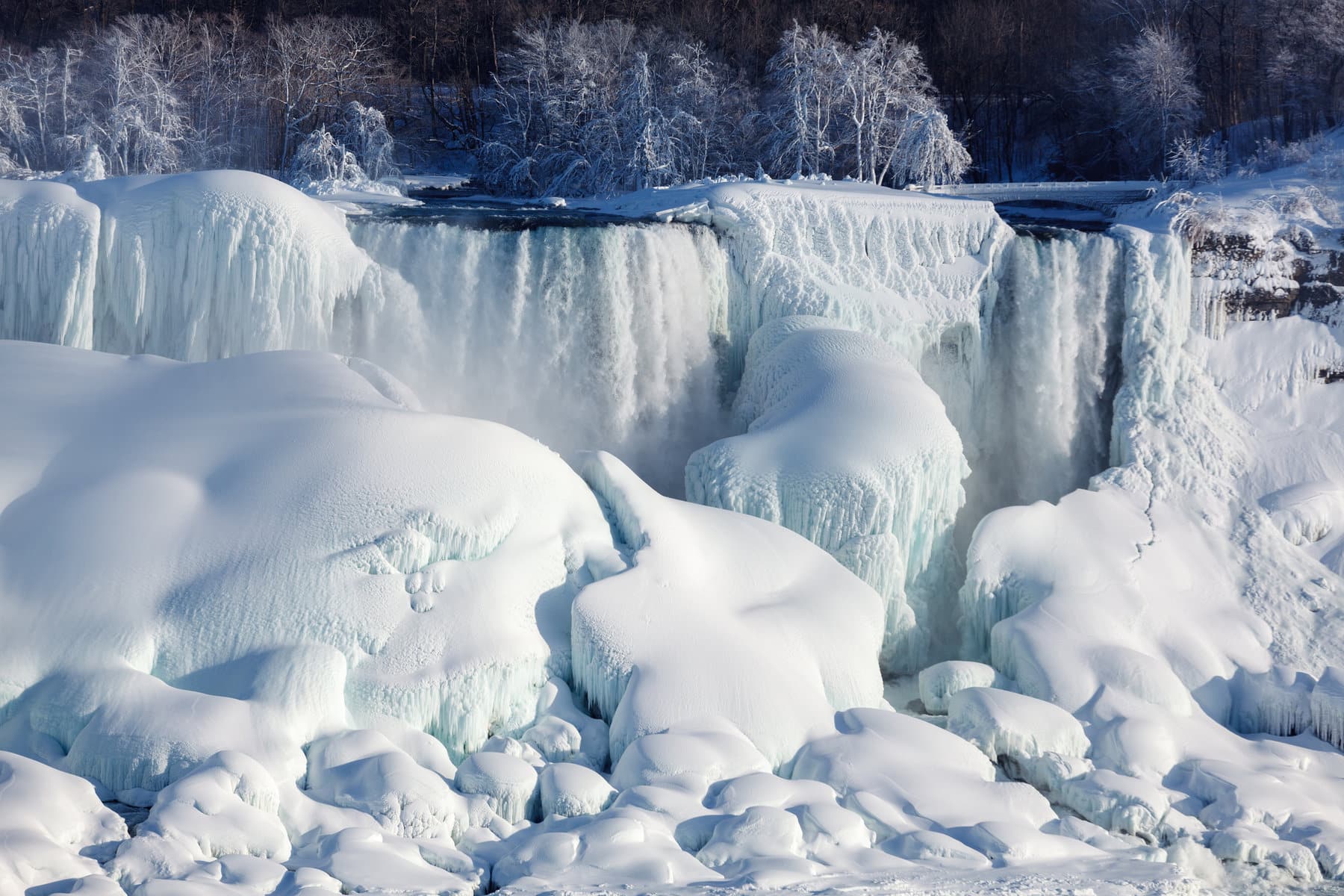 Niagara Falls in Winter: Visiting Tips & Best Things to Do