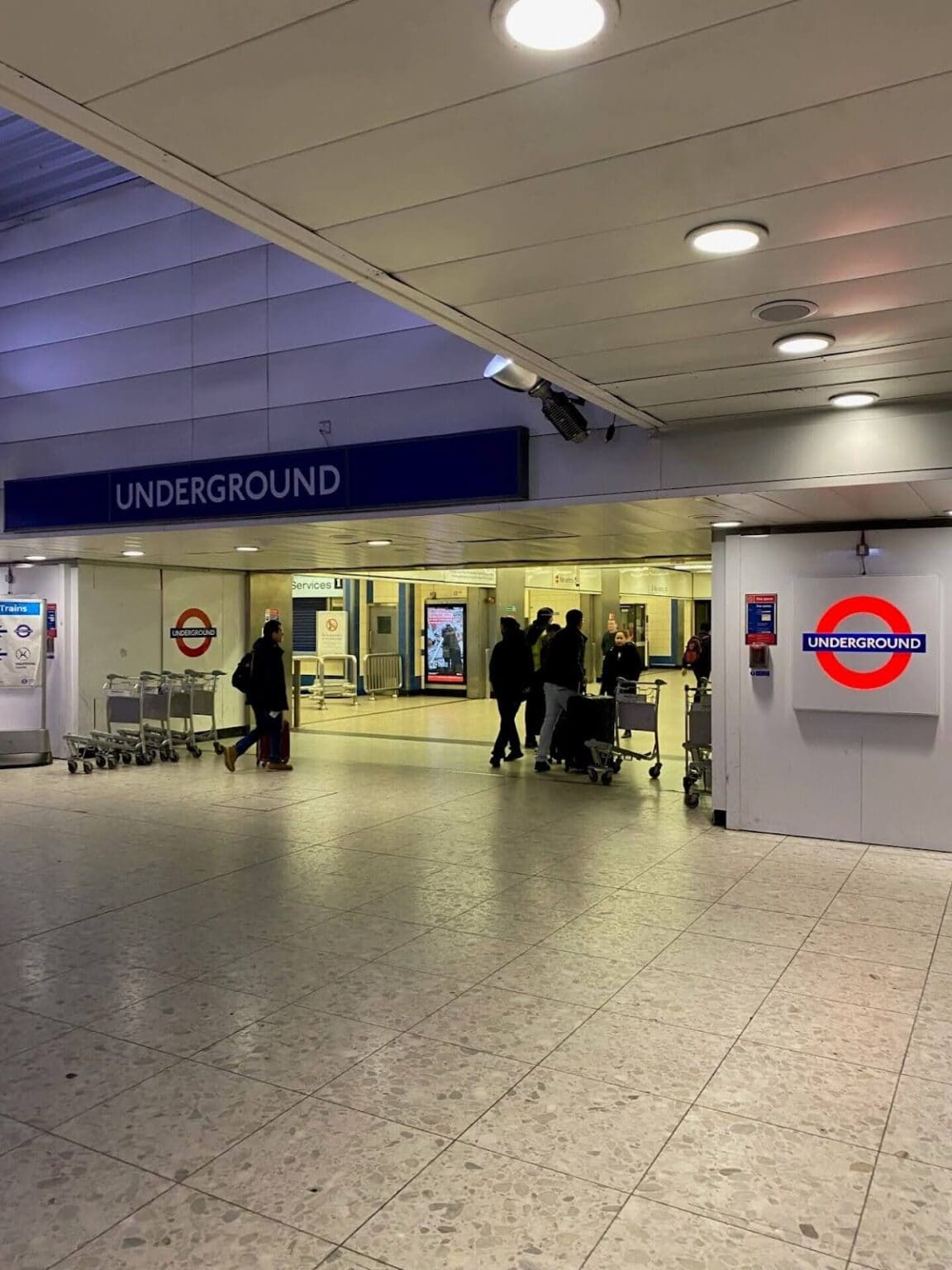 5 Best Ways to Get From Heathrow Airport To London (Top Options!)