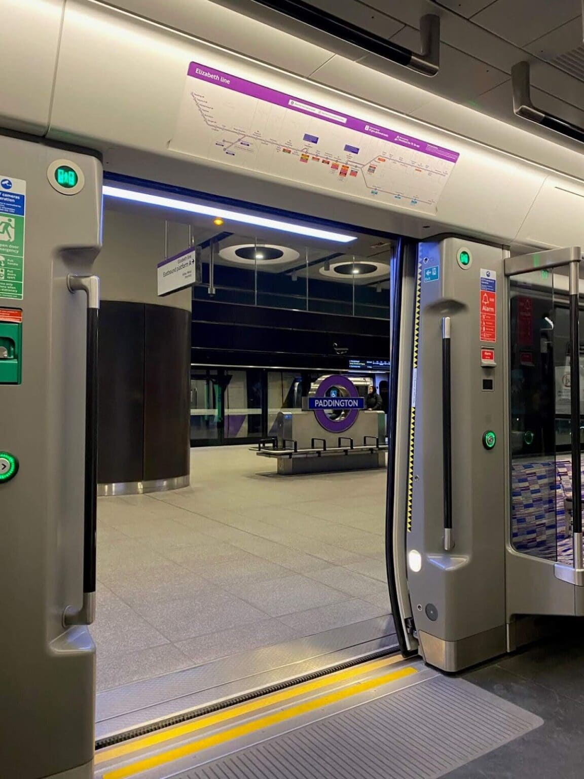 5 Best Ways to Get From Heathrow Airport To London (Top Options!)